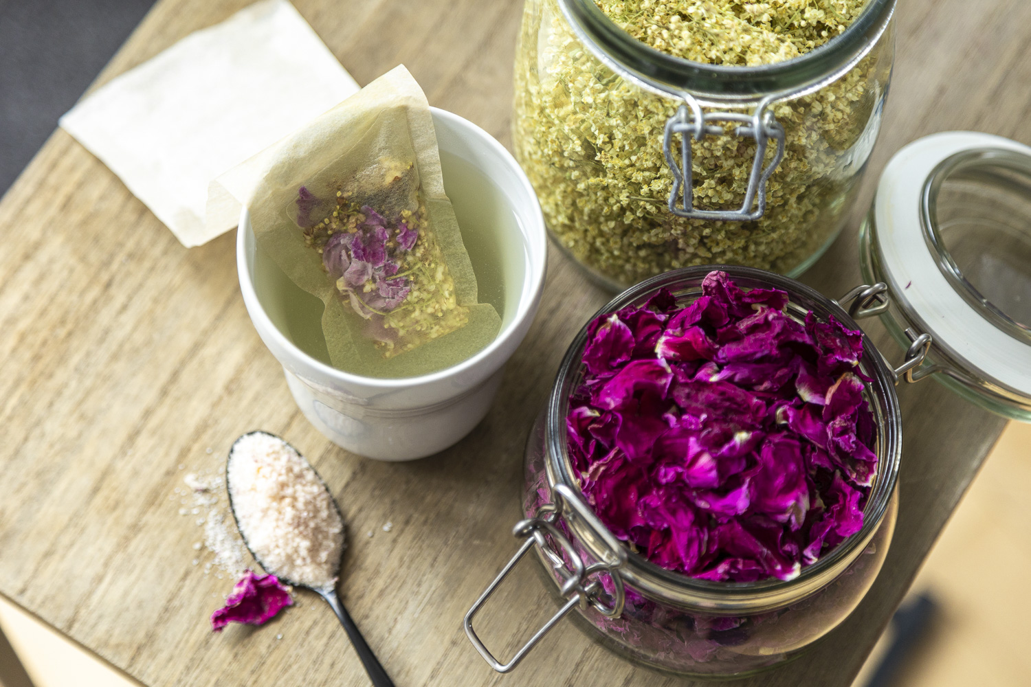 Elderflower and Wild Rose Tea - Skovkær